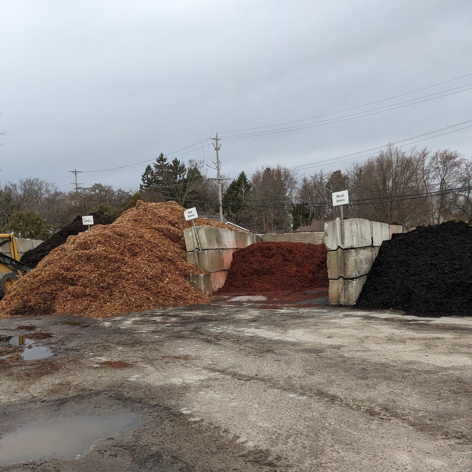 Bulk Mulches – Auburn Oaks Garden Center